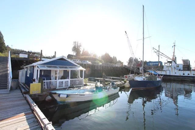 BC Floathouse Inspired by Tiny Homes - Lloyd's Blog