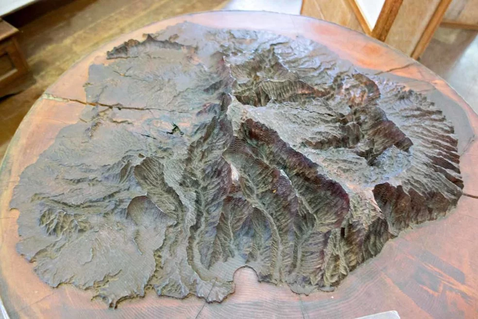 Wooden Topographic Model of Kauai - Lloyd's Blog