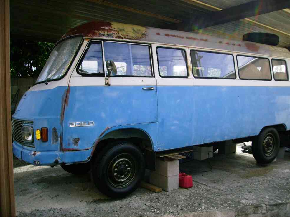 Tricked-Out Mercedes 306d Bus - Lloyd's Blog